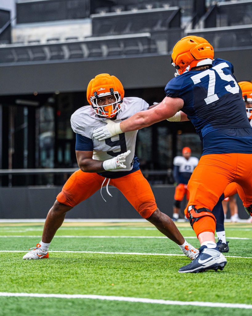 Illini Rotating Several Left Tackle Options Trying to Replace J.C ...